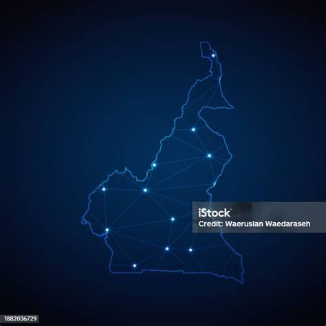 추상 Wireframe 메쉬 다각형 지도 와 카메룬 와 빛 와 도시 통하고 있는 진한 파란색 배경에 도시의 벡터 일러스트 레이 션 Eps10 0명에 대한 스톡 벡터 아트 및