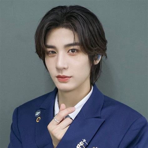 Pin By Sandy Farmer On 💙lee Han💙 Pretty People Korean Face Ideal