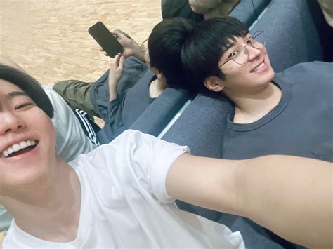 봉달 On Twitter 권전이 만약에 먼훗날 각자 개인활동 열심히 하는 ㄹㅇ서른중반이돼 근데 갑자기 권 인스타에 자기개인집소파 커플셀카가 떠 그럼어떡함