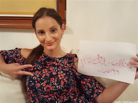 Private Nacktbilder von Nicoletta 20 geiles Mädchen mit Whatsapp