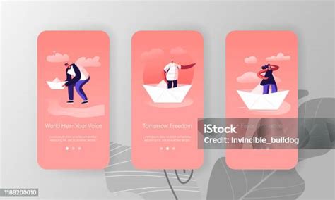 종이 배송 모바일 앱 페이지 온보드 화면 세트에 있는 사람 손으로 길을 가리키는 앞남자를 바라보는 여자 웹 사이트 또는 웹 페이지 만화 평면 벡터 일러스트에 대한 종이 접기