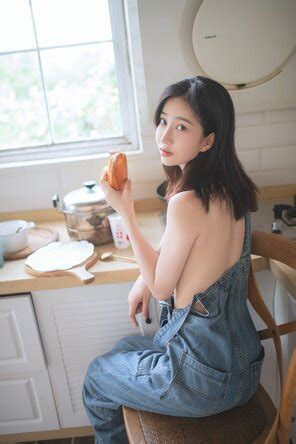 年年Nnian 背带裤 年年Nnian NO 背带裤 Porn Pic