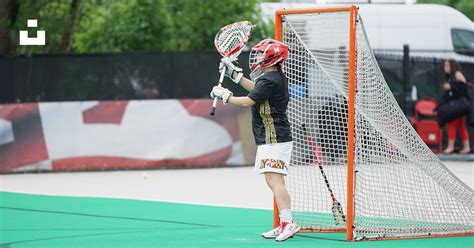 라크로스 스틱을 연주하는 사람 사진 Unsplash의 무료 메릴랜드 대학교 이미지