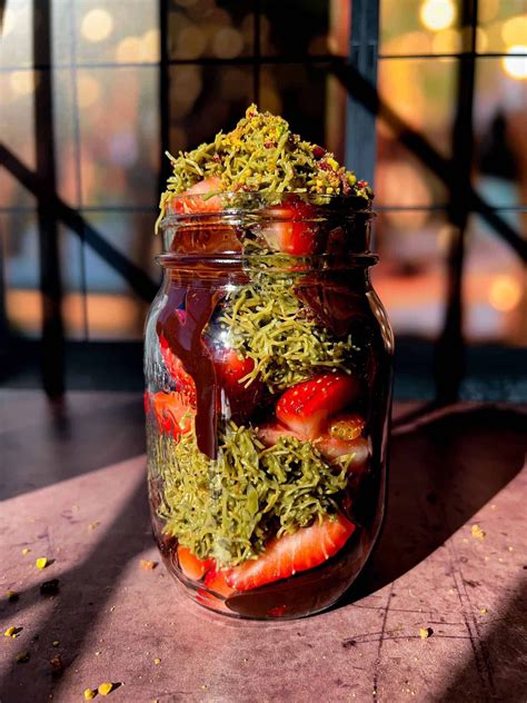 A Dubai Kunafa Strawberry Cup Reyt Good Desserts