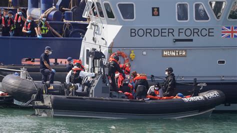 Guardian Франция стремится заключить миграционное соглашение между ЕС и Великобританией — ИноТВ