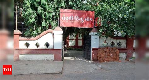 Vadodara Sayajigunj Sex Racket Busted In Lodge Near Railway Station
