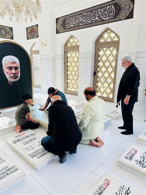 حضور متفاوت سردار قاآنی بر مزار شهید ابومهدی المهندس عکس