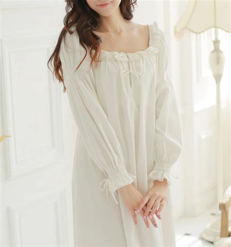 Девушка В Длинной Рубашке 68 фото