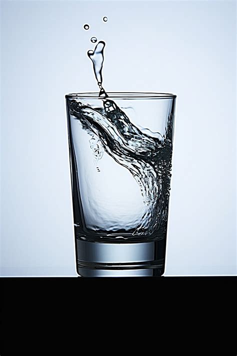 유리잔에 떨어지는 물 배경 배경 화면 및 일러스트 무료 다운로드 Pngtree