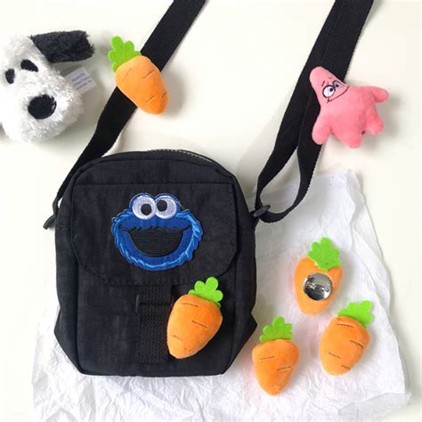 언니가 알려주는 꿀팁 밋밋한 옷에 당근으로 포인트주기🥕🥕🥕 가방이나 옷에 꽂아주면 귀여움 폭발ㅠ ️