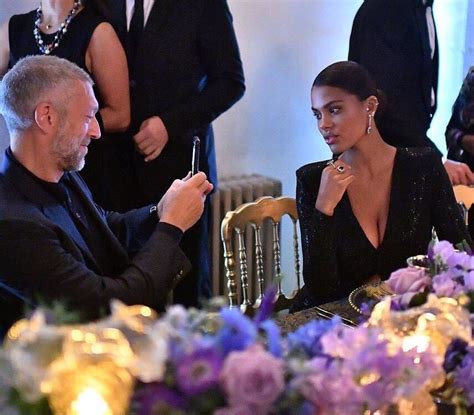 მონიკა ბელუჩის უმცროსი ქალიშვილის ახალი ფოტოები გახდება თუ არა მოდელი ლეონი კასელი მშობლები