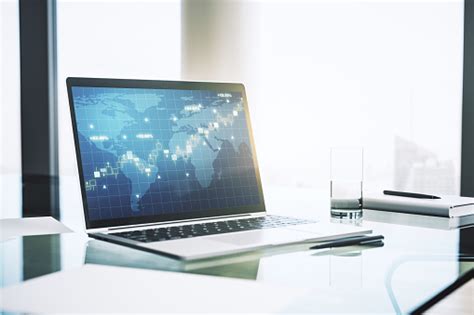 현대 노트북 화면 외환 및 투자 개념에 세계지도와 추상적 인 창조적 인 금융 그래프 3d 렌더링 0명에 대한 스톡 사진 및 기타 이미지 Istock