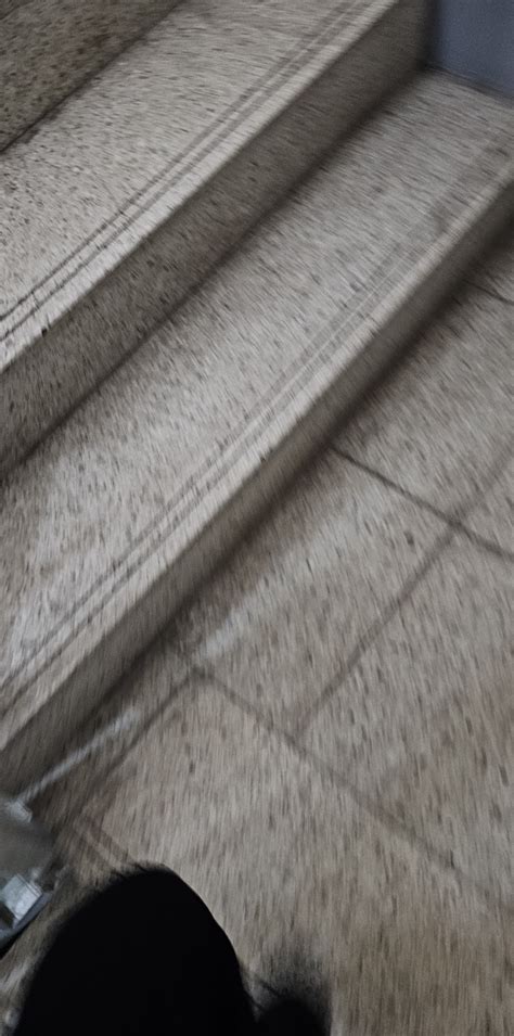 엘리베이터 고장나서 계단타고 25층 올라가야 되는거 너무 화나요😇 Hoyolab