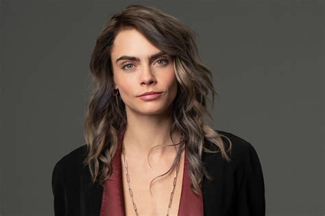 Cara Delevingne Gule Tenner