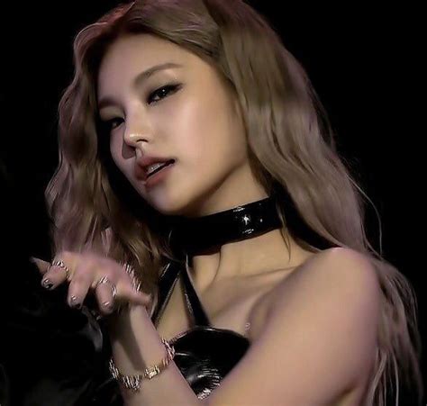 Pin by Mily on Salvamentos rápidos Itzy Beautiful girlfriend Off shoulder fashion