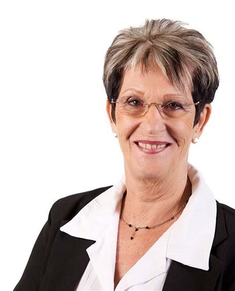 Agent Profile For Ellen Stark