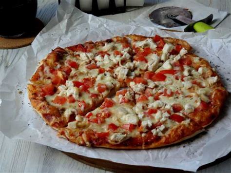 Пицца из слоеного теста с курицей — рецепт с фото пошагово