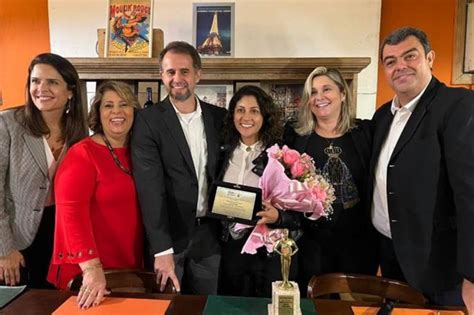 Eleita Mulher de Seguro do Ano Livia Prata é homenageada pelo CCS RJ CQCS