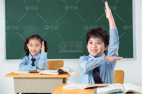 彩色图片高清图片 小学生举手回答问题 人像图片免费下载格式6000像素编号66690051 千图网