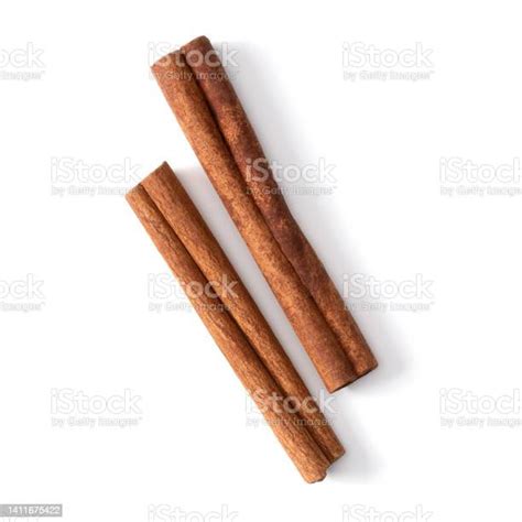 시나몬 스틱은 흰색 배경 클로즈업에 고립되어 있습니다 카넬라 향신료 향기로운 조미료 배경 플랫 레이 상단보기 계피에 대한 스톡 사진 및 기타 이미지 Istock