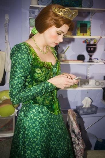 Sutton Foster S Transformation Into Shrek S Princess Fiona Artofit