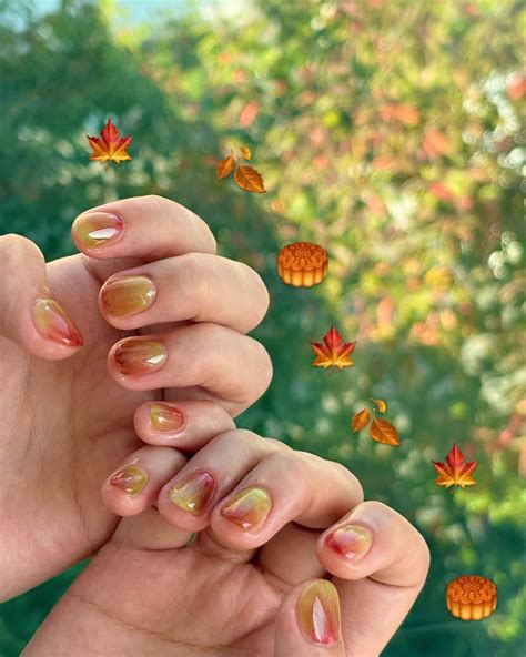 네일누하🌱 서촌네일 경복궁네일 광화문네일 🍁🍂창밖너머 붉게 물든 단풍과 똑 닮은 무화과네일🥭🍐⠀ ⠀ ⠀ ⠀ 서촌네일 경복궁네일 가을네일 무화과네일 무화과마블