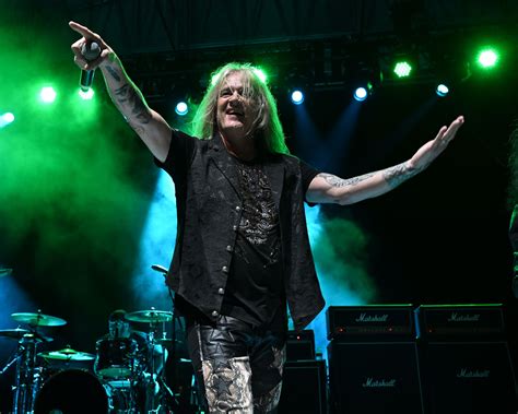 Sebastian Bach Joins Stephen Pearcy & Warren Demartini on Stage in Vegas - AXS TV