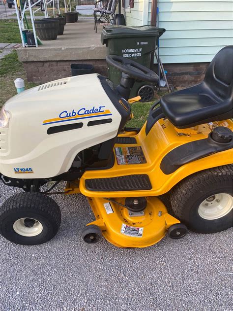 Cub Cadet LT 1045 hidrostatic drive 20 hp 46 inch deck start running ...