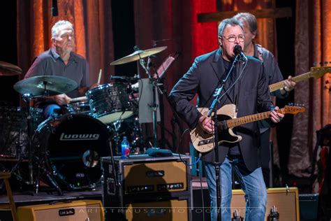 Breaking Vince Gill And Amy Grant Spark Buzz With Stunning Beach