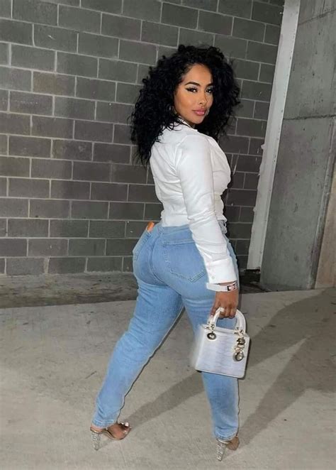 Pin By Boone Boone On Thick Curves Curvy Women Jeans Real Curvy