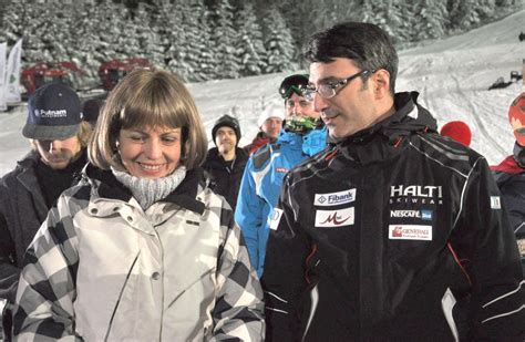 2011 г Столичният кмет Йорданка Фандъкова и министърът на икономиката енергетиката и туризма