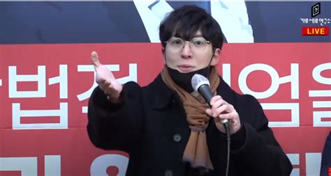 계엄 배우 차강석 탄핵 반대시위 등장 ㅋㅋ 정치 시사 에펨코리아