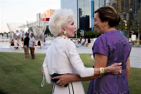 ‘What we’ve dreamt of’: $10M fountain opens in Klyde Warren Park with ...