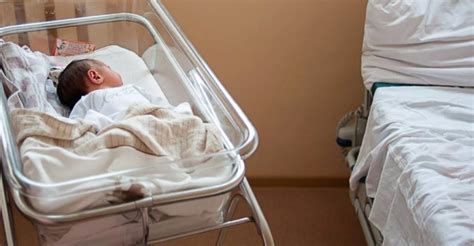 Наша дитина наро дилася смаглявою Але і я і мій чоловік світлі блондини Я не зрозуміла що