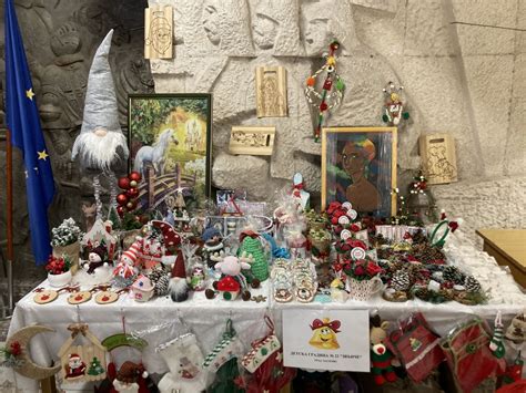 БЛАГОТВОРИТЕЛЕН КОЛЕДЕН БАЗАР ЗА ДАНИ ДГ 22 Звънче Хасково