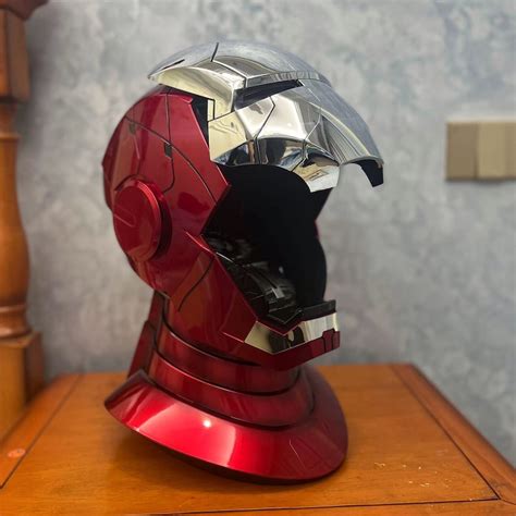 El casco de Iron Man puede ser usado por personas reales y la apertura y cierre eléctrico con