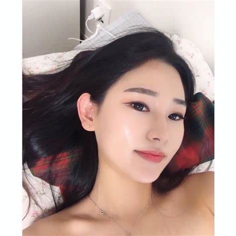 Kim Si Ra Sira Threads Say More