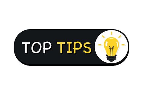 전구가있는 상단 팁 로고 유용한 실용적인 조언 버튼 빠른 팁 유용한 트릭 툴팁 비즈니스 및 광고에 대한 조언 및 아이디어