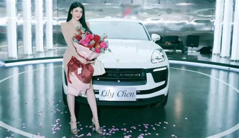 Chán Mercedes Benz Nữ Ca Sĩ Lily Chen Chuyển Sang Tậu Porsche Macan