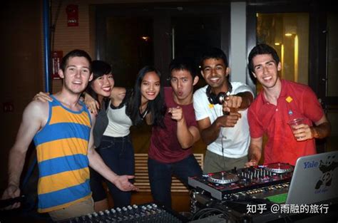 不正经的世界级名校曾培养出 名诺奖得主却是裸体派对发源地 知乎