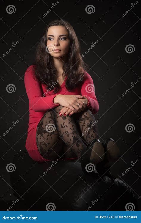 Mujer Joven En Vestido Rosado Imagen De Archivo Imagen De Atleta Belleza
