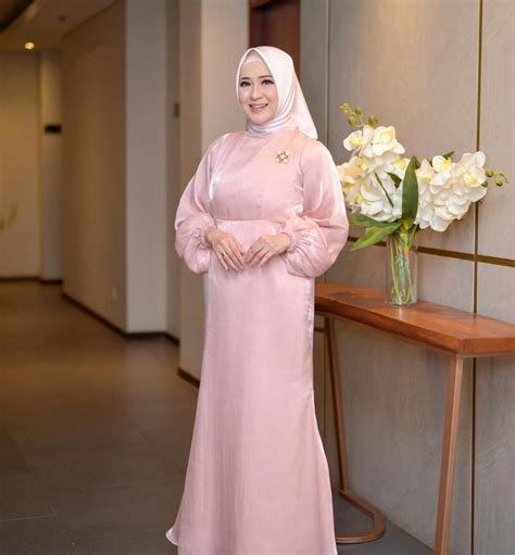 Okie Agustina Suami Disinyalir Main Api Asmara