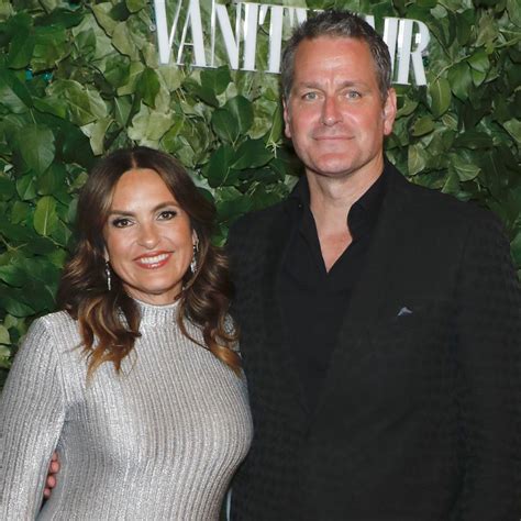 Mariska Hargitay Cant Keep Her Eyes Off Her Husband In Must See Cannes