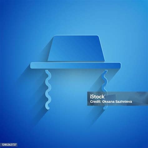 종이 는 파란색 배경에 고립 된 사이드 록 아이콘정통 유대인 모자를 잘라 전통적인 옷을 입은 유태인 남성들 유대교의 상징 종이 아트 스타일 벡터 3차원 형태에 대한 스톡