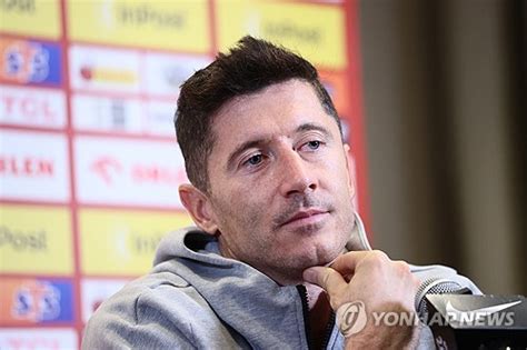 내가 미드필더냐…대폭발 레반돕 폴란드 대표팀 싹다 저격→공 받으러 내려가야 해