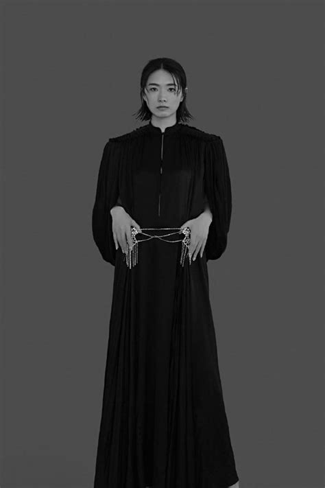 女艺人万茜成熟魅力时尚写真 搜狐大视野 搜狐新闻