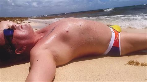海滩上的欲望 Xhamster