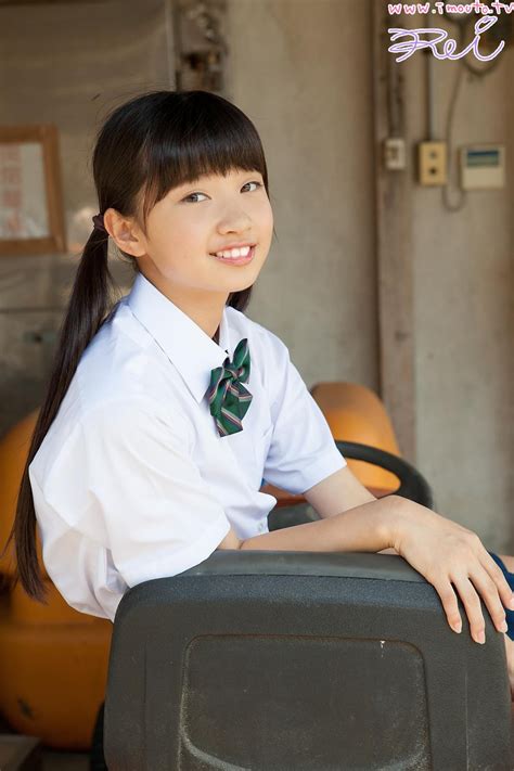 Rei Kuromiya Rasianschoolgirl