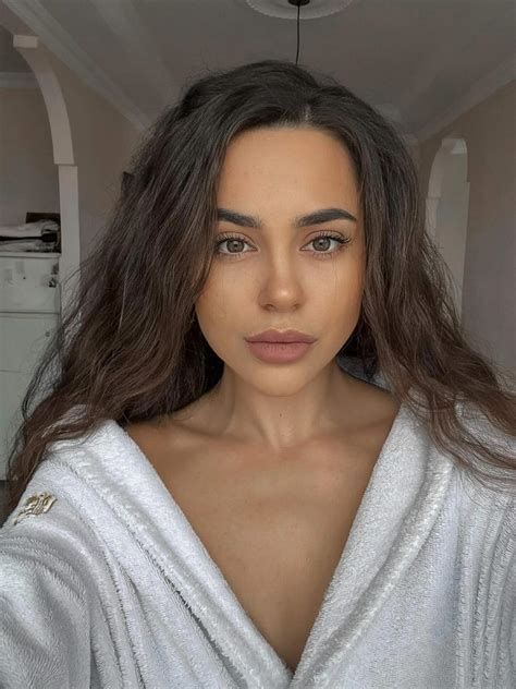 дочь совсем не похожа на меня