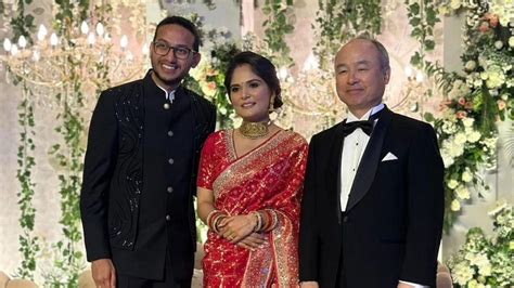 Masayoshi Son Sunil Mittal Attend Oyo Founder Ritesh Agarwals Wedding